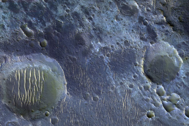 These Beautiful New Photos of Mars Will Make You Cry A Single, Solitary ...